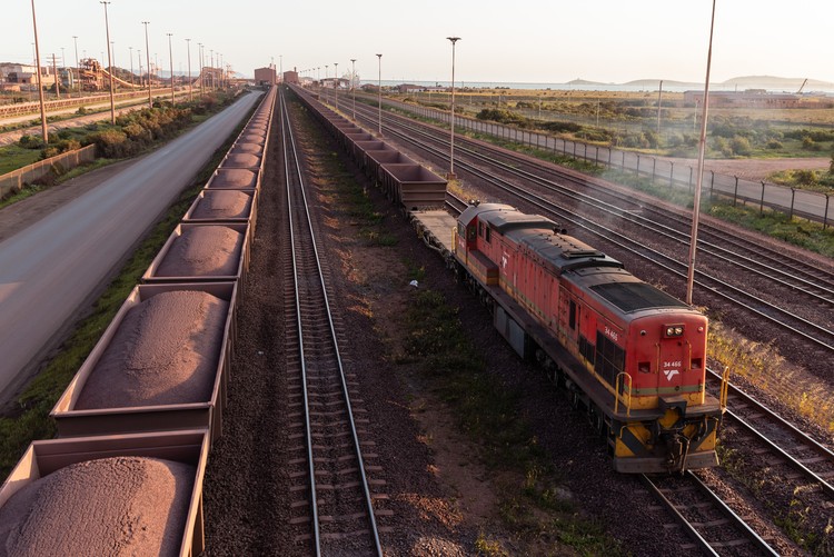 Rooigevaar in Saldanha: residents say red dust from Transnet’s ore ...