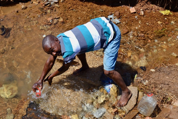 KwaNobuhle families have to get their water from a hole in the ground ...