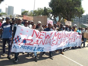 Staff at student accommodation in Braamfontein on strike | GroundUp