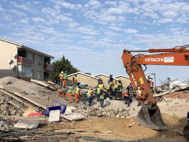 Race to find 48 trapped construction workers | GroundUp