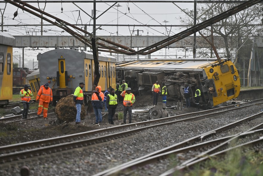 In photos: Metrorail train derails in Paarl | CapeTown ETC