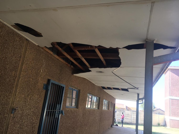 Learners’ complaints ignored at crumbling Tsakane school | GroundUp