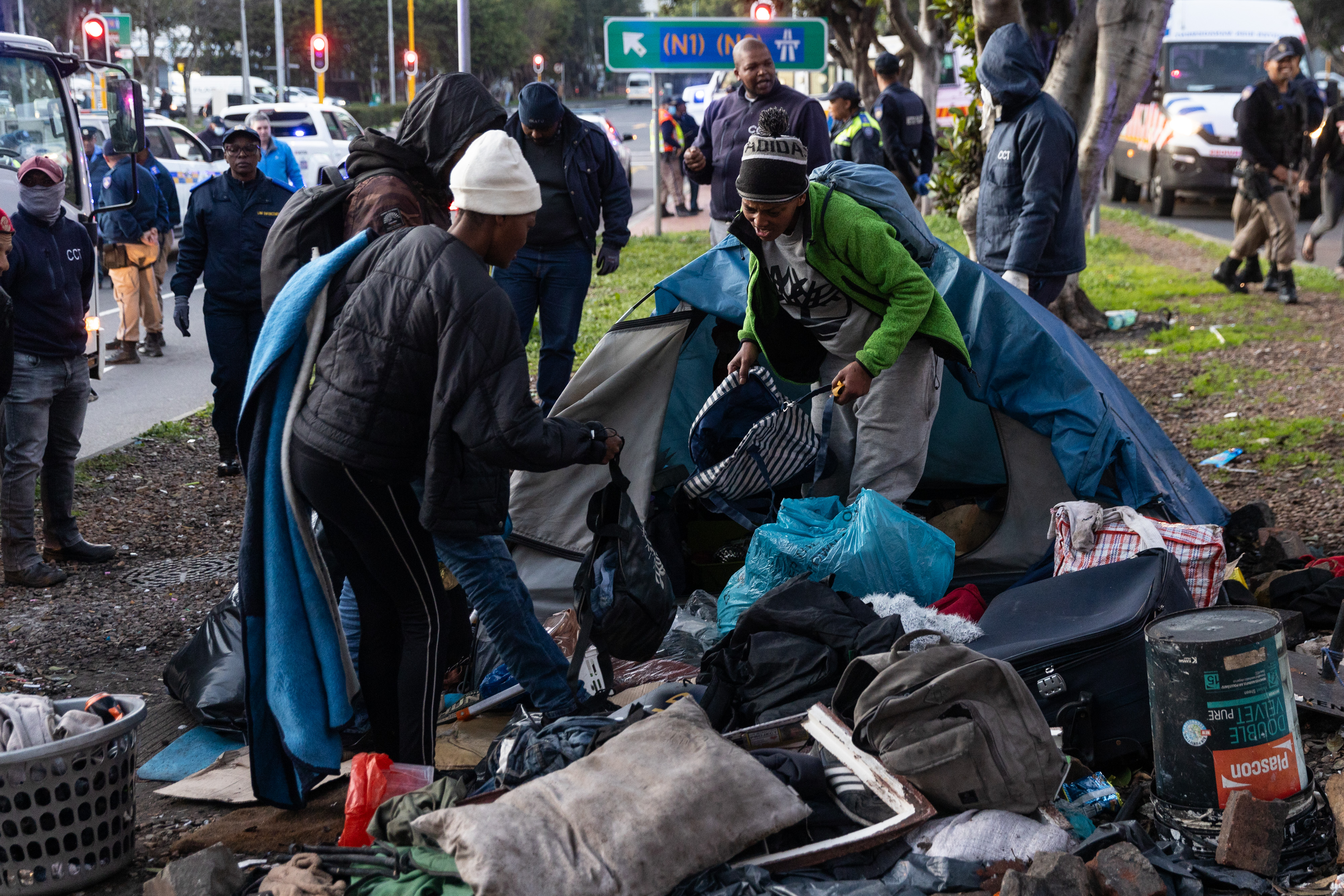Pre-dawn operation moves homeless people off Cape Town’s streets | GroundUp