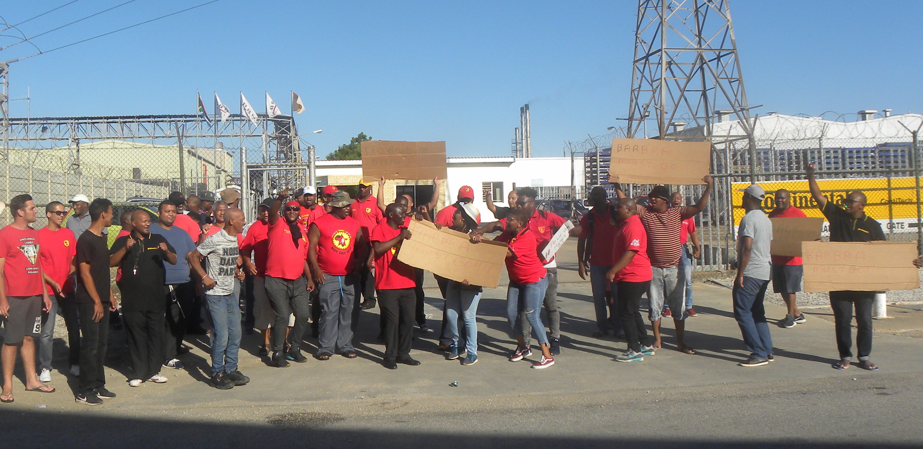 Conveyor belt workers picket against payroll system | GroundUp
