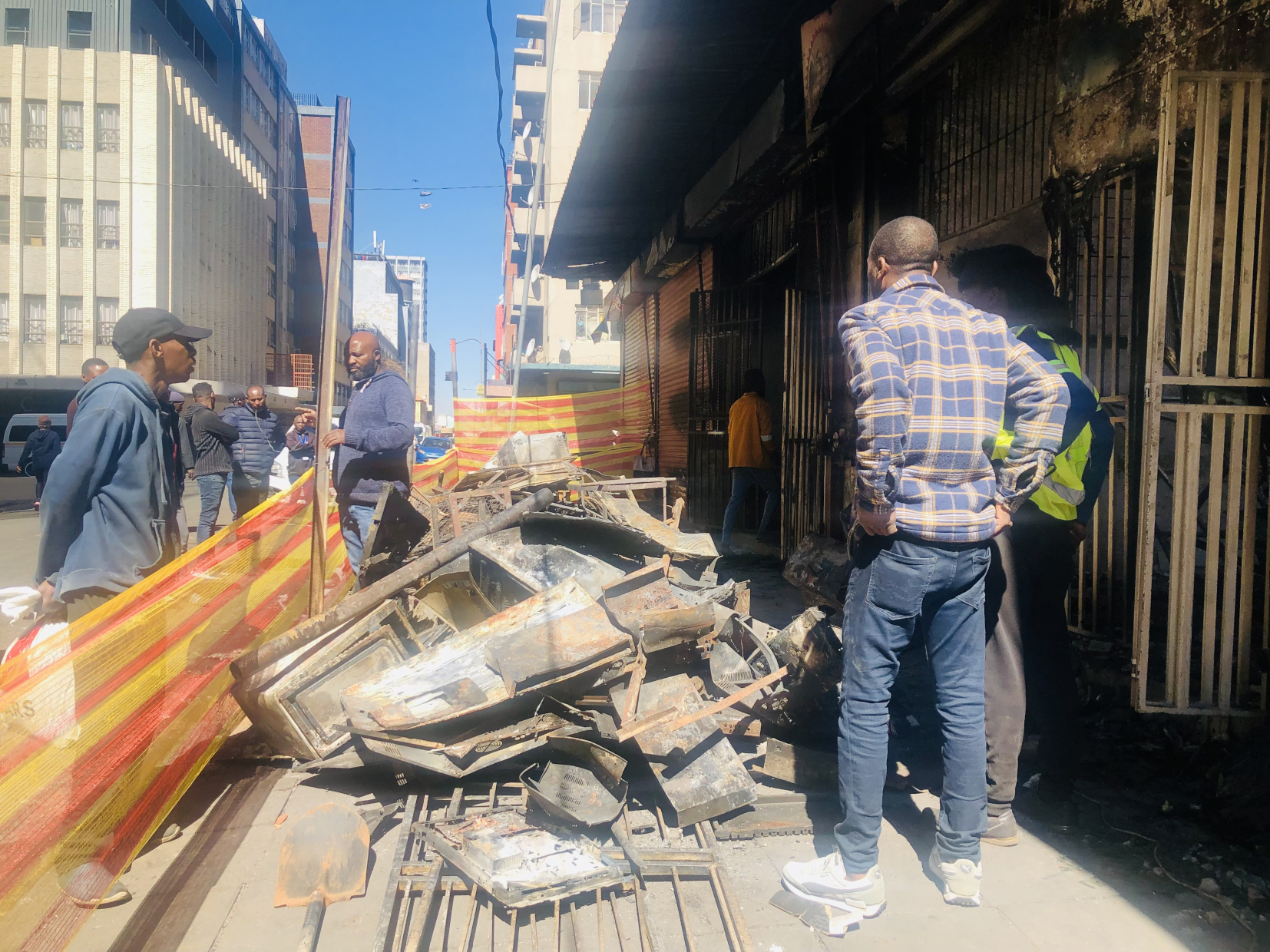 Shops destroyed by fire in downtown Joburg | GroundUp