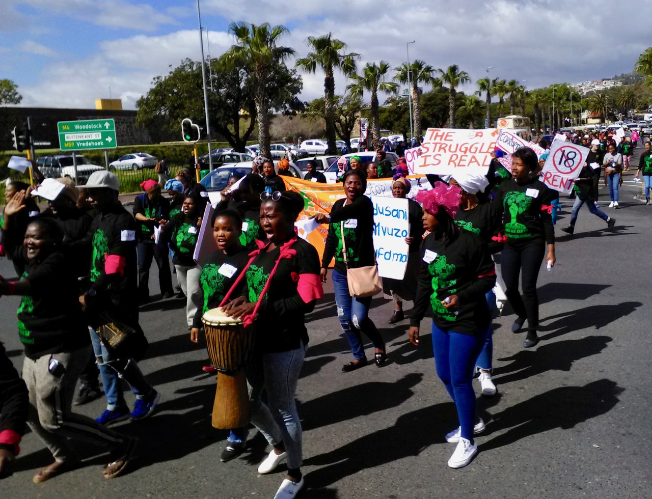 Women farm workers protest labour law violations | GroundUp