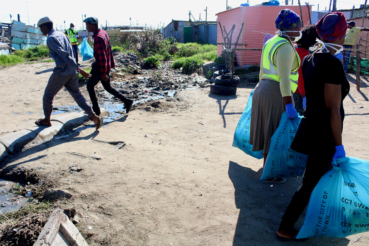Community clean up turns waste into arts and crafts | GroundUp