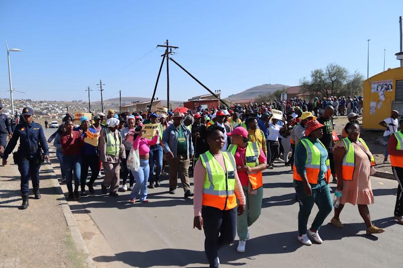 Protesters beg for development in their small Eastern Cape town | GroundUp