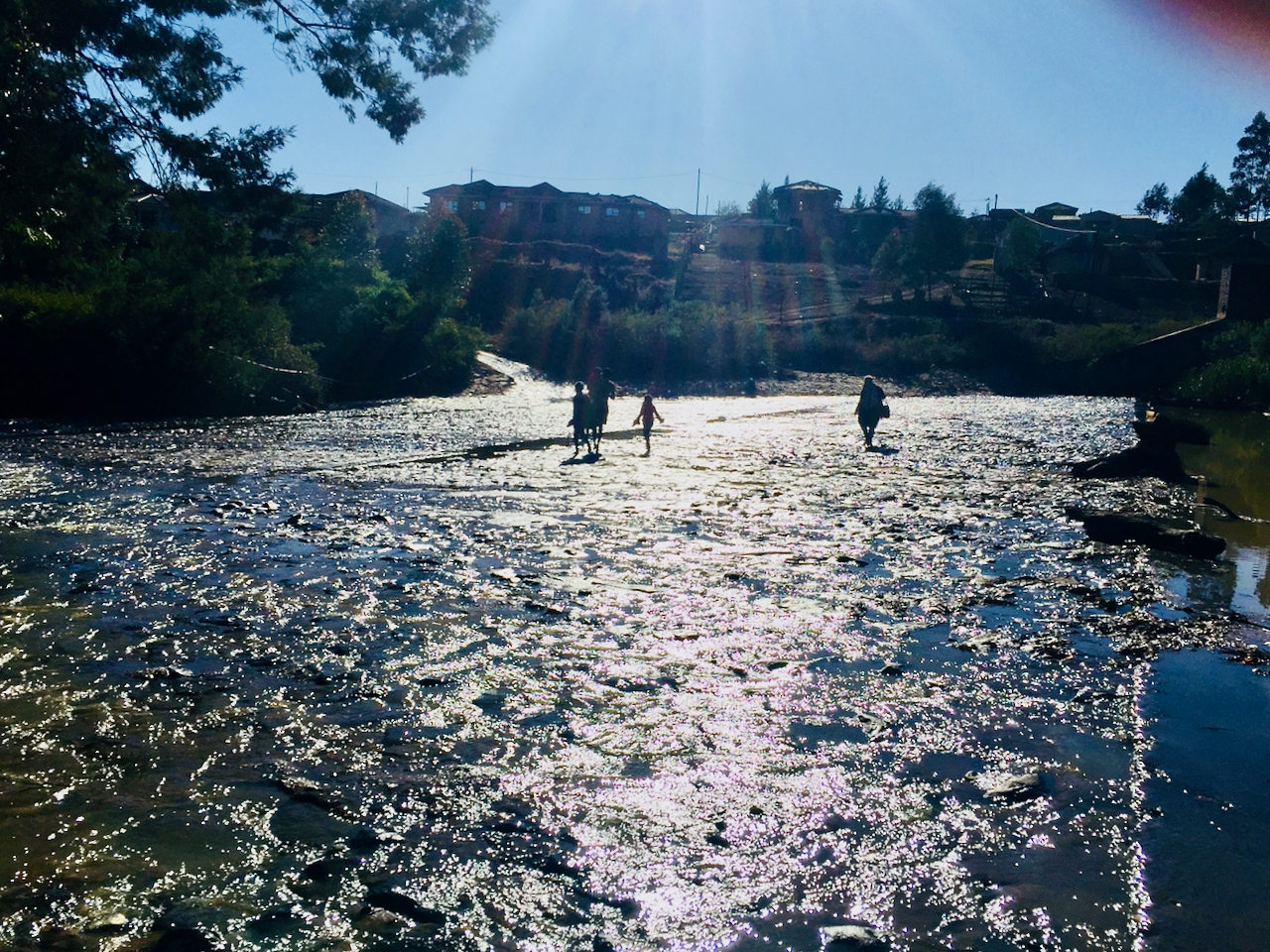 Children cross the Msunduzi to get to school | GroundUp