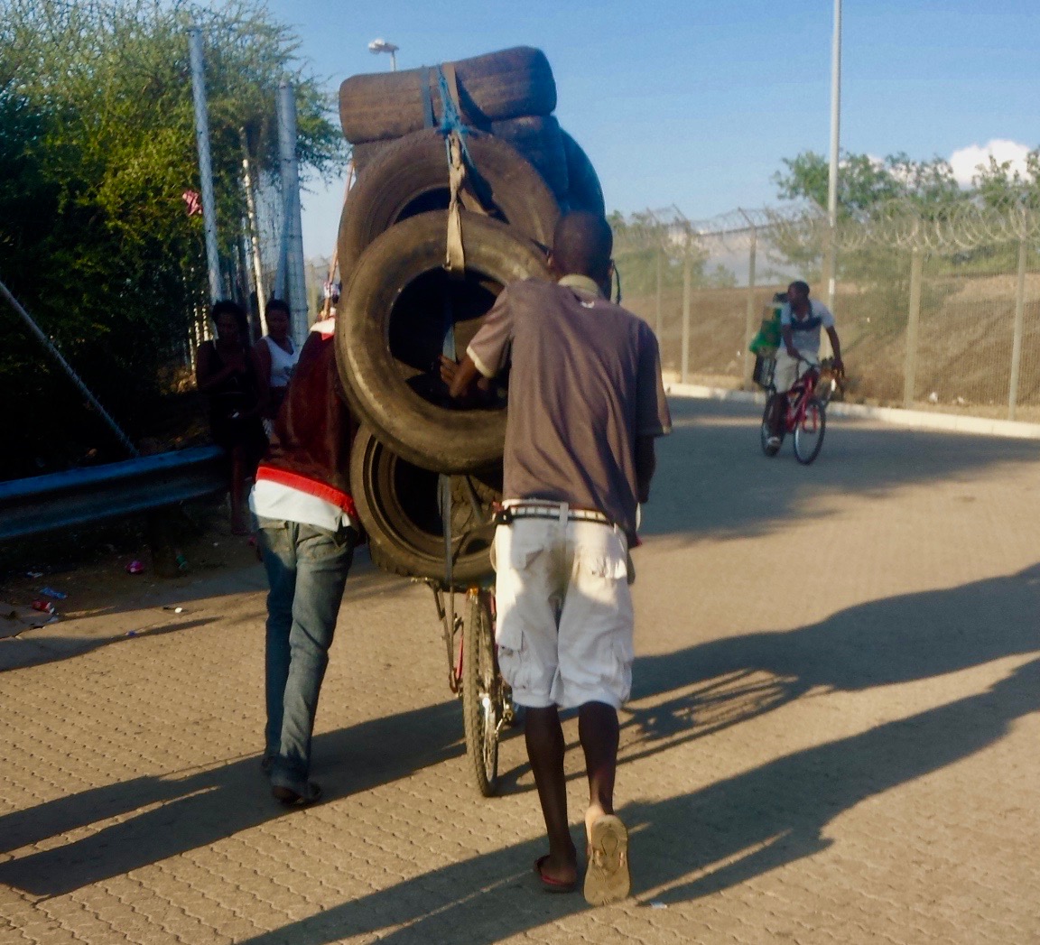 Smuggling tyres across the Zimbabwean border | GroundUp