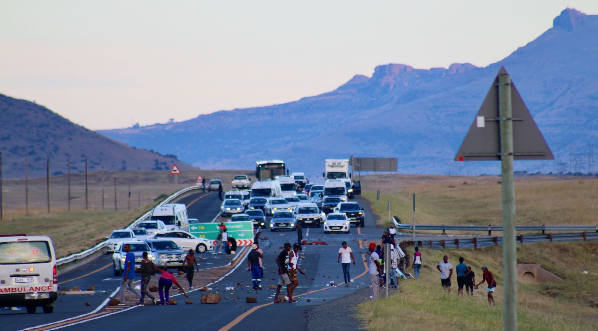 Botshabelo protesters clash with police as they make “desperate plea ...