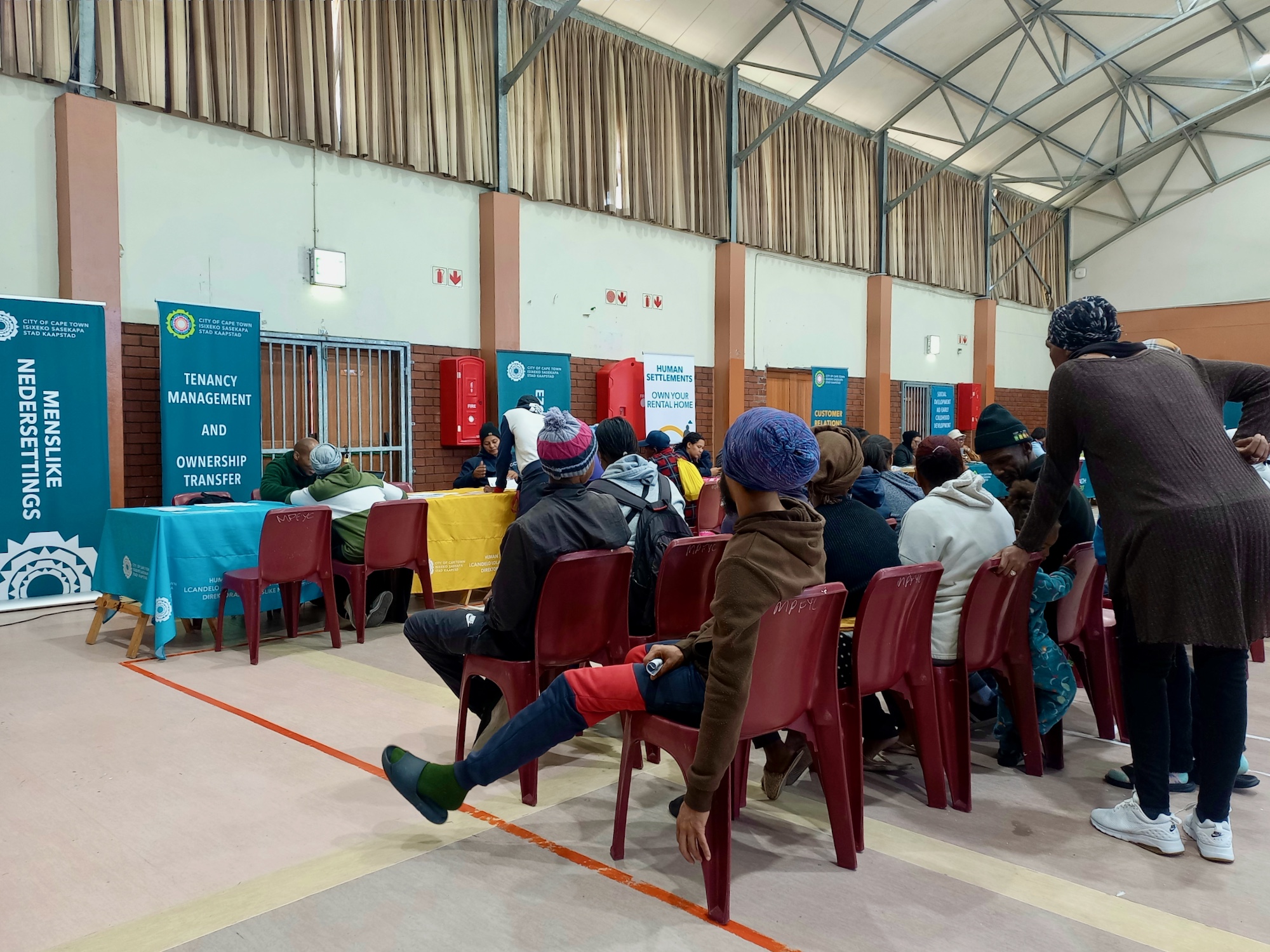 It took a year but Tafelsig’s streetlights are back on | GroundUp