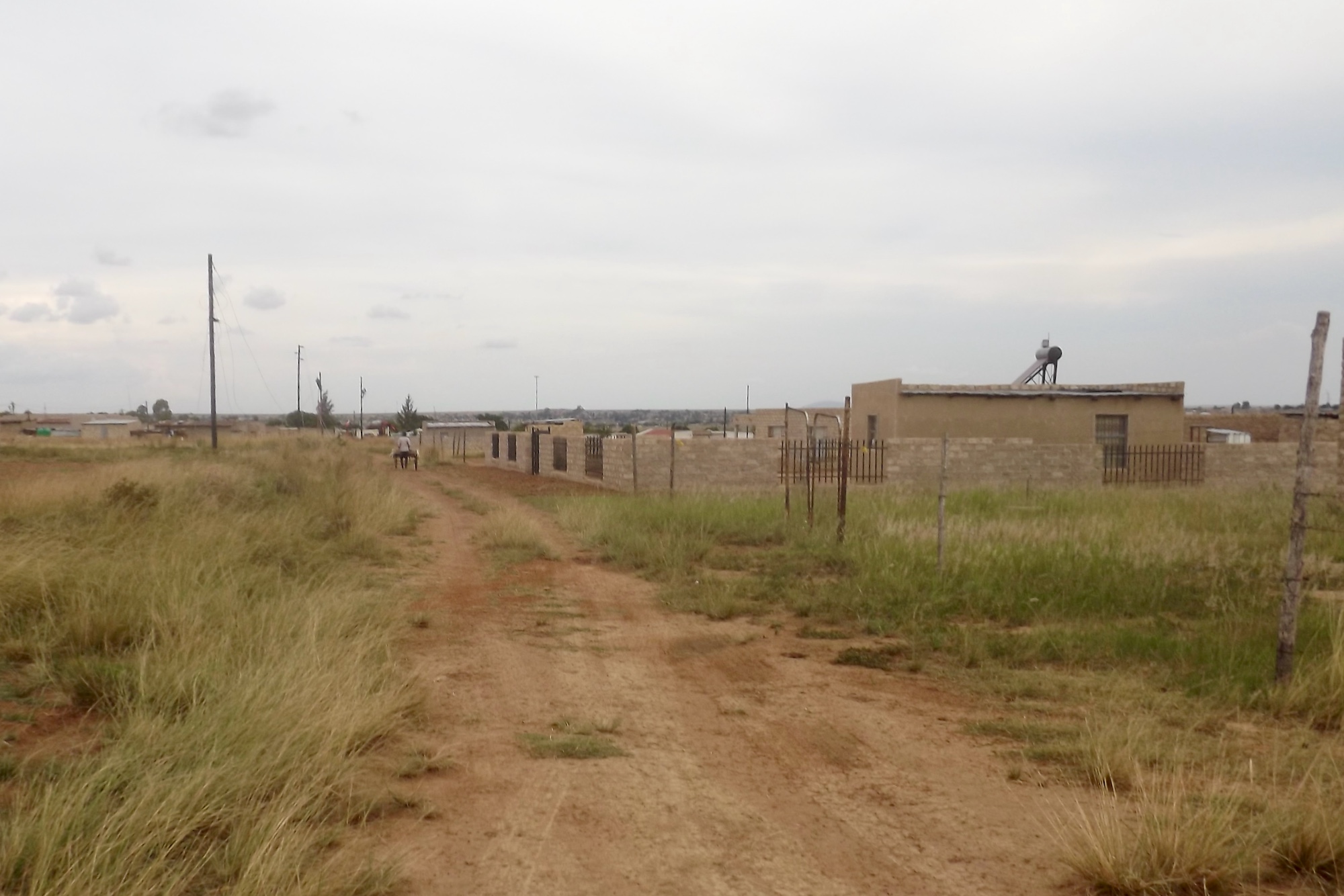 Villagers trek 3km for drinking water - African Insider